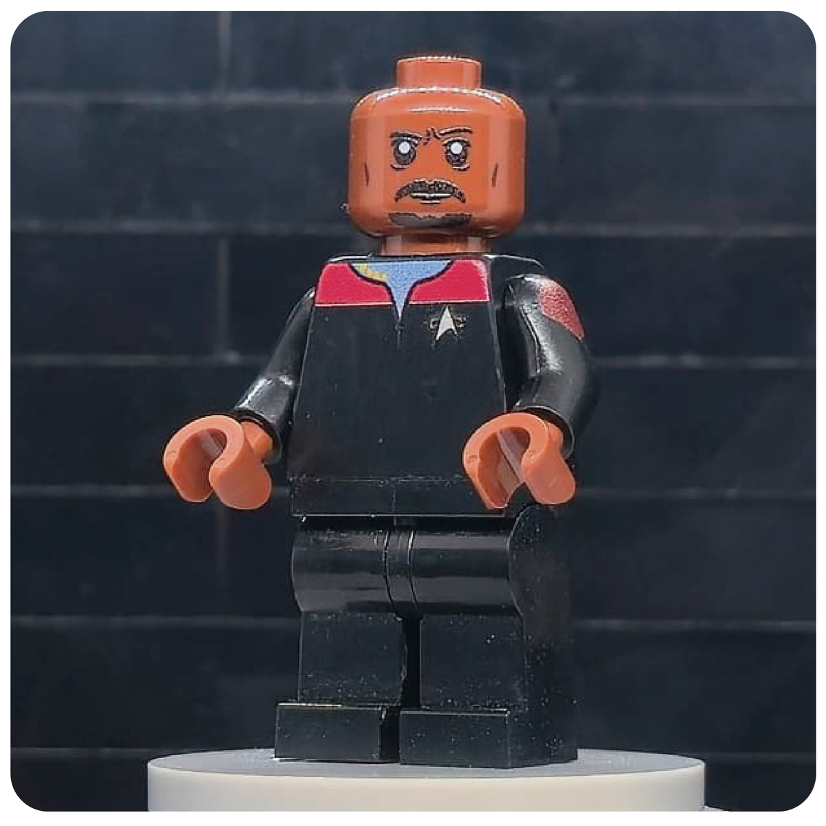 Cosmic Fleet Collectible Figure - Outpost 9 Commander – Hall of Bricks