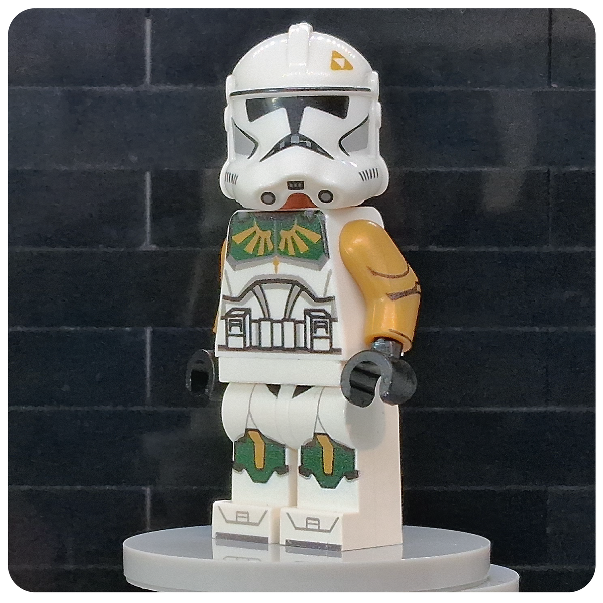 SW Customs Collectible Figure - Triforce Clone Trooper – Hall of Bricks